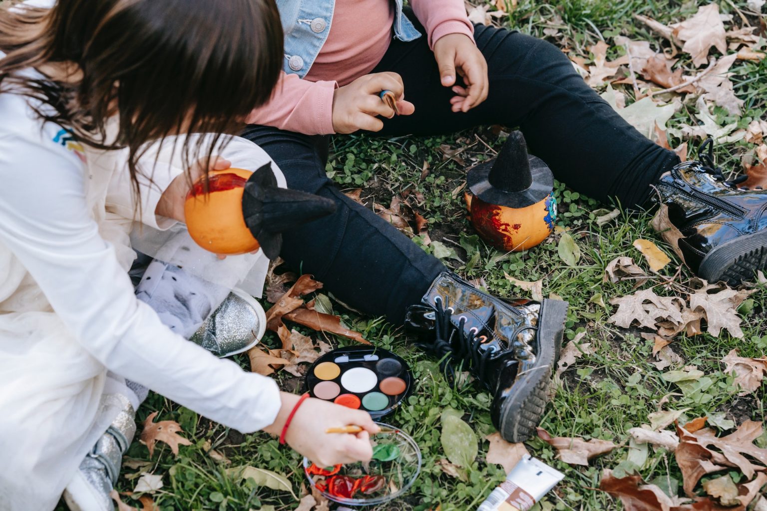 21 Fun and Affordable Autumn Activities to Enjoy This Year - Blessed ...